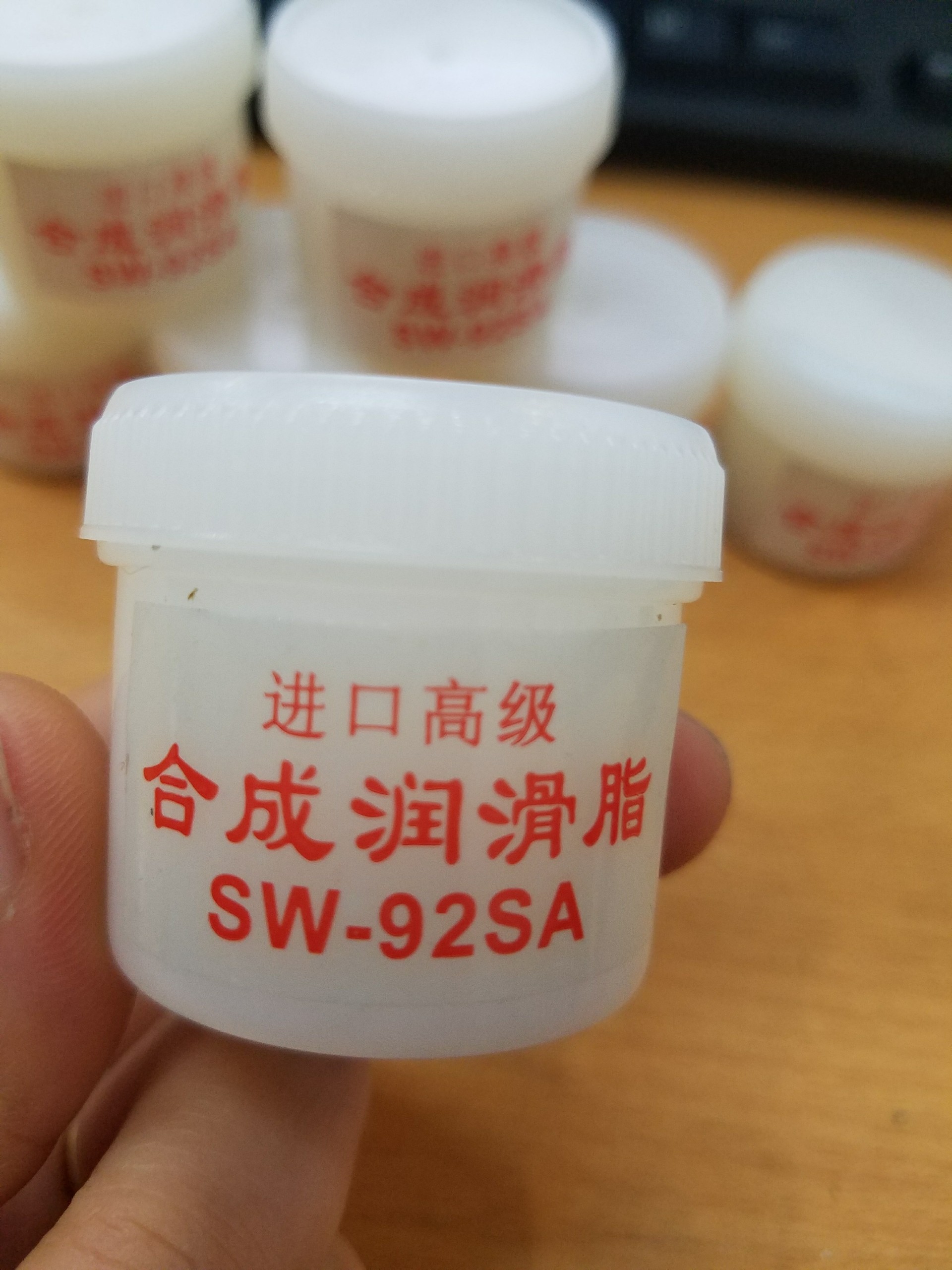 Mỡ tổng hợp kaki SW-92SA dùng bôi trơn ,bánh răng ,động cơ.. các thiết ...