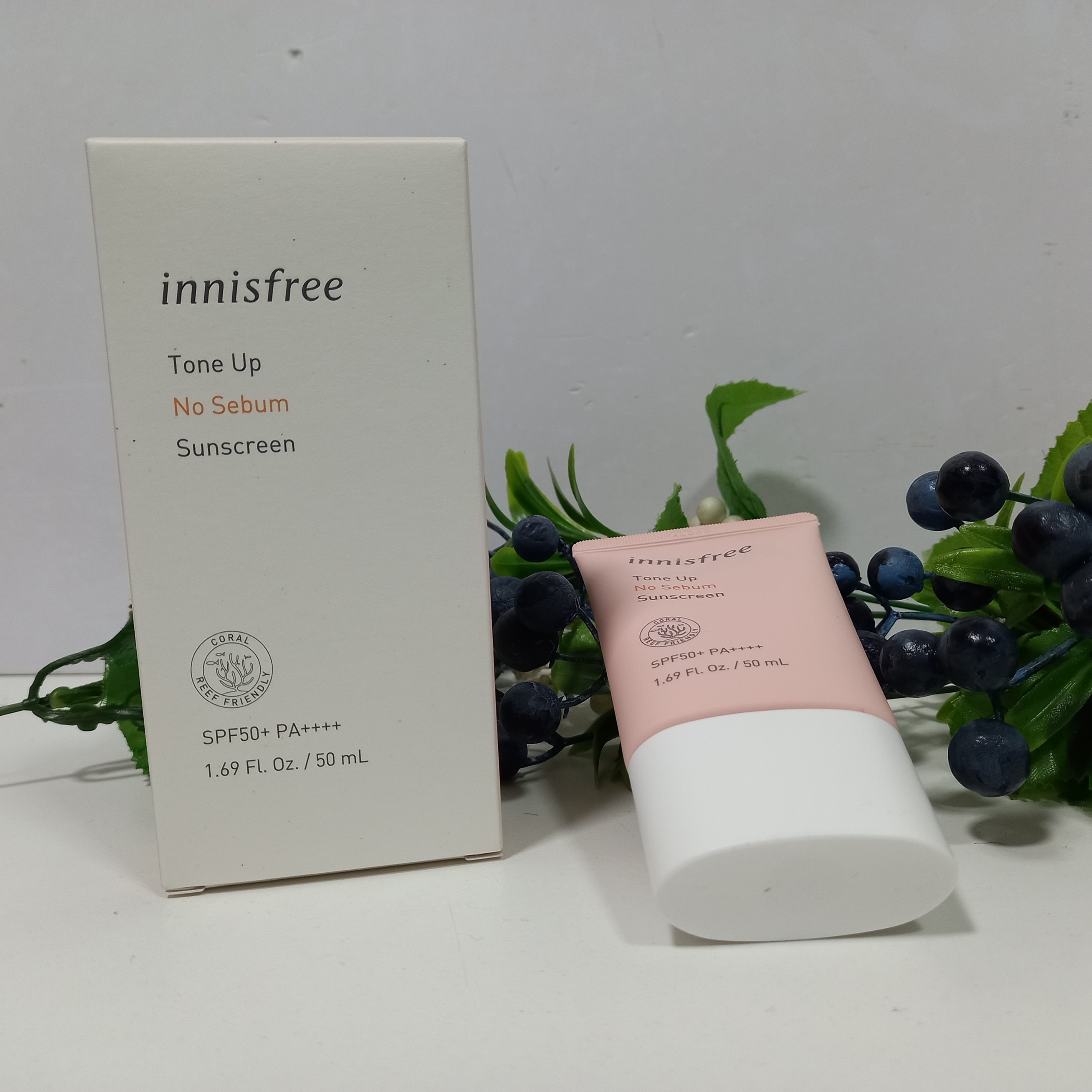 Kem chống nắng nâng tôn trắng sáng đều màu kiểm soát dầu Innisfree Tone ...