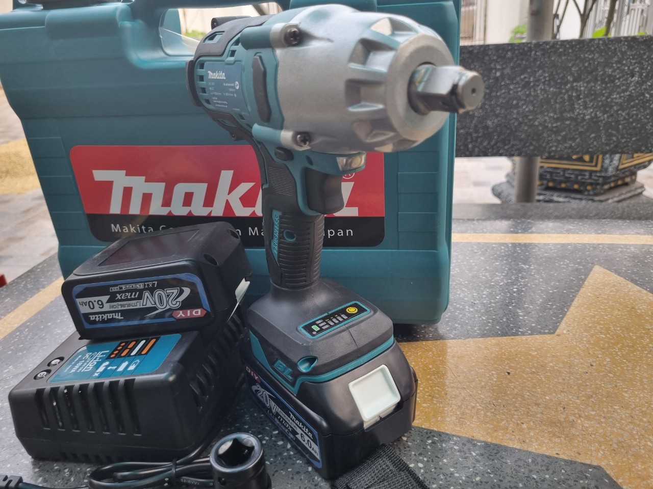 Máy siết bulong MAKITA 20V- lực siết khủng 980N.m- động cơ không chổi than | Lazada.vn