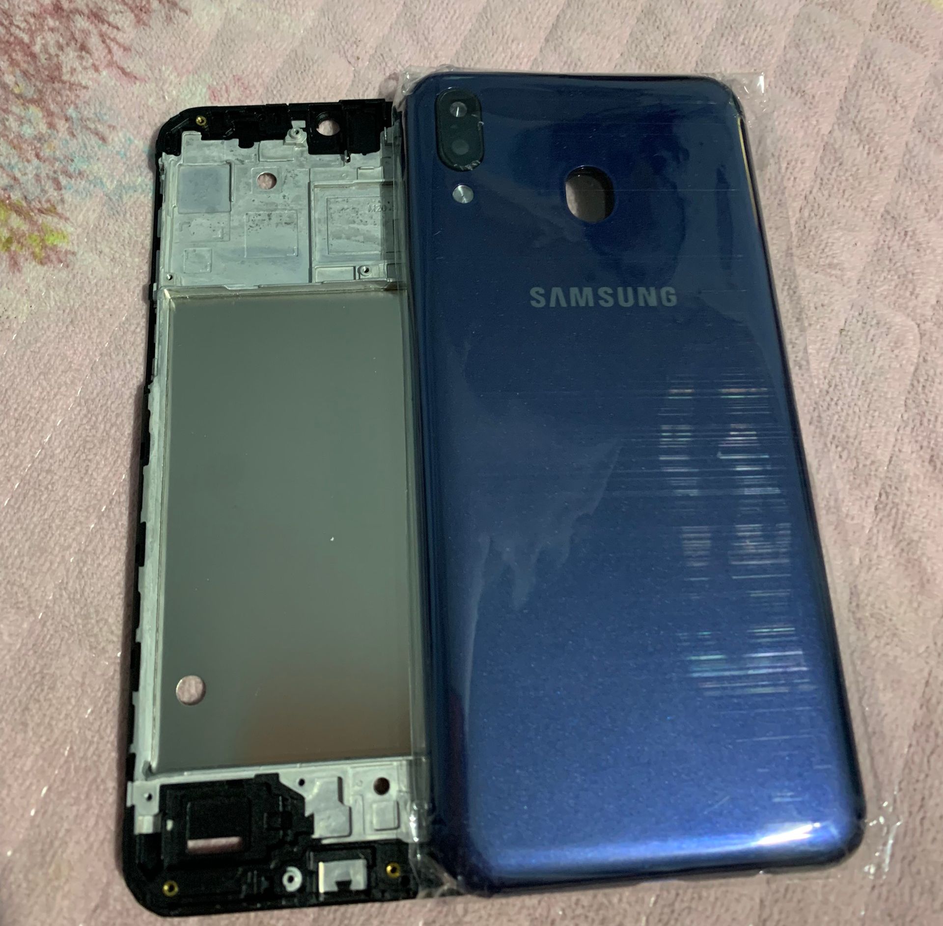 bộ vỏ M20 / SM - M205F - samsung (bộ gồm lưng , sườn và đủ phím bấm ...