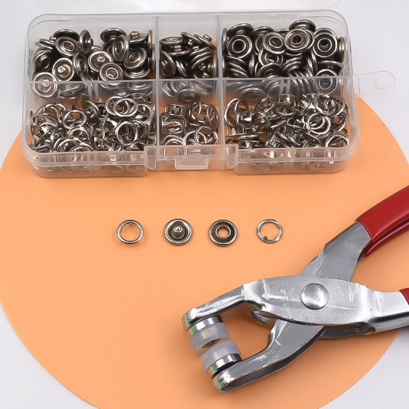 Bộ kìm bấm khuy cúc áo kèm hộp 100 bộ chi tiết cúc áo, Dụng cụ bấm khuy ...