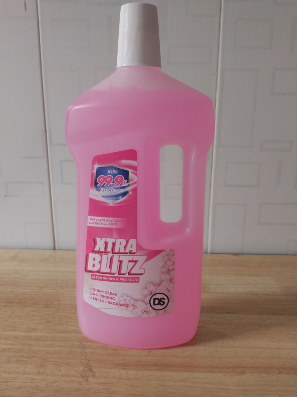 Nước lau sàn XTRA BLITZ hương anh đào 1 lít | Lazada.vn