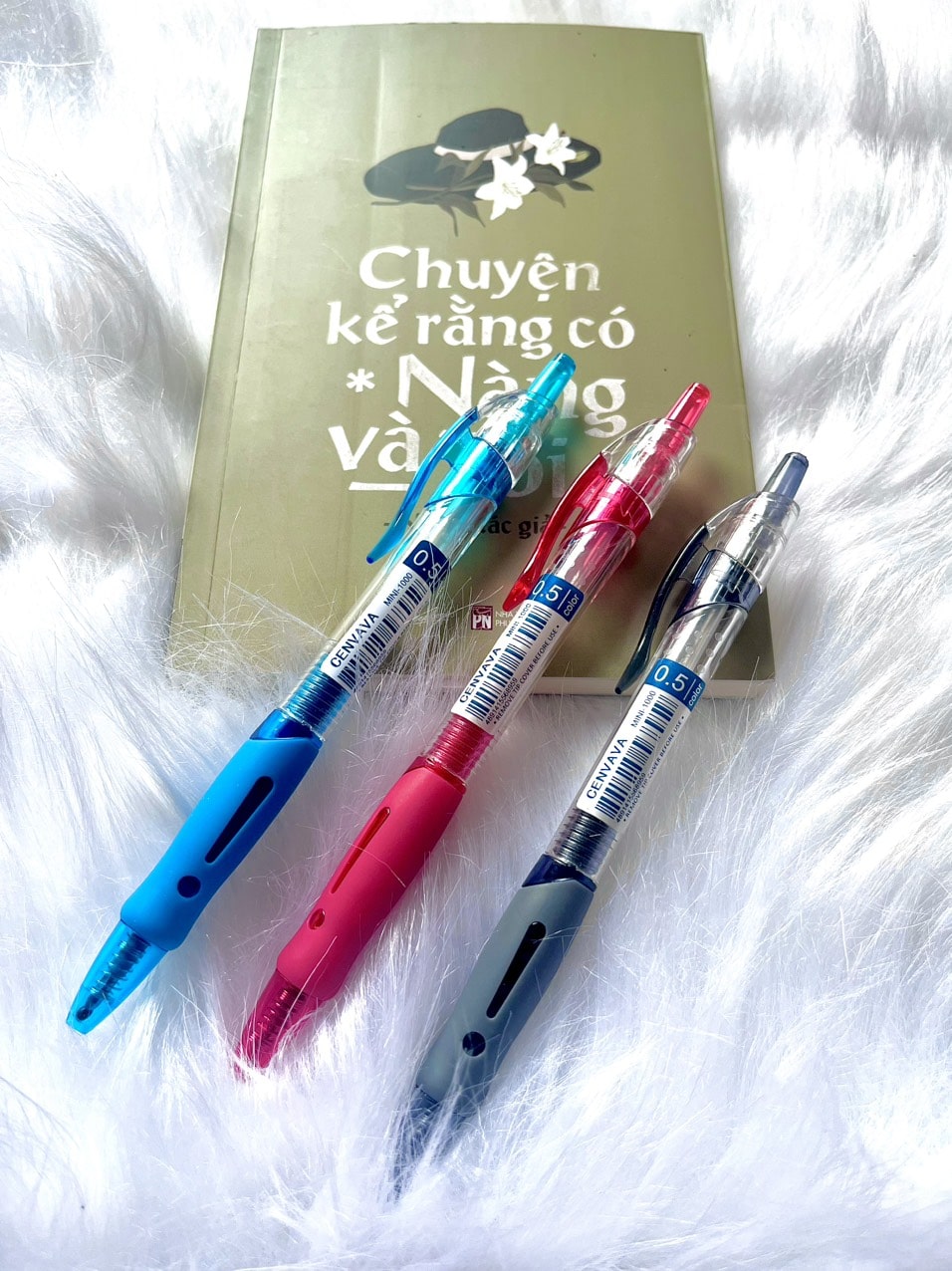 Bút bi nước viết êm tay không lem mực ra tay bút bi giá rẻ sẵn 3 màu ...