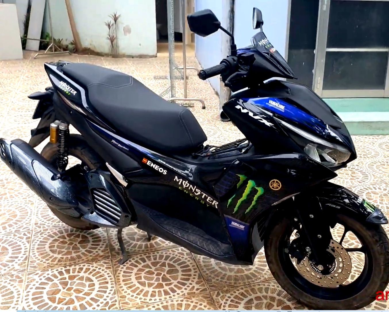 Ốp Xe NVX Aerox (V2) Đời 2021 2022 2023 Carbon Cacbon - MixASale