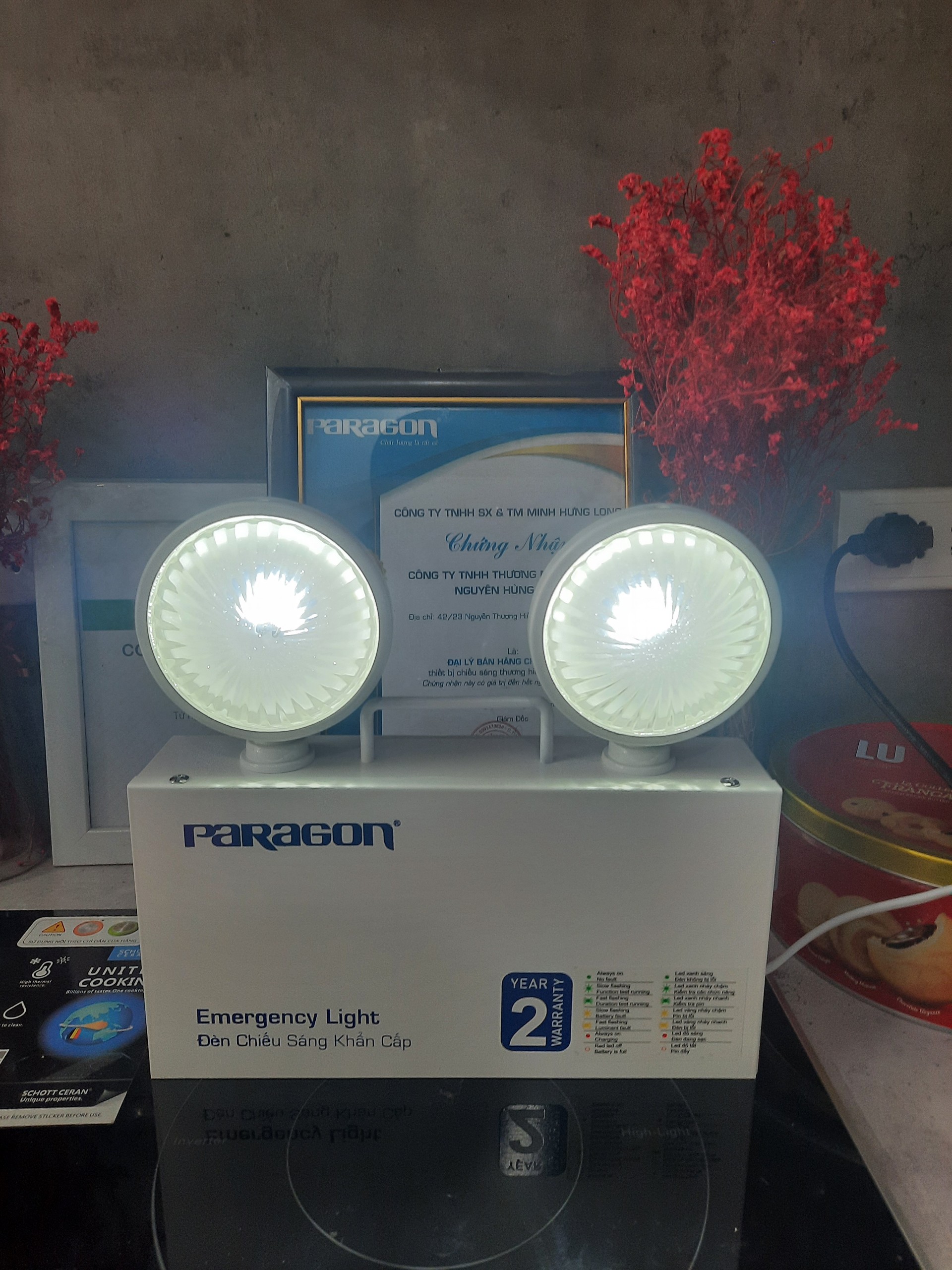 Đèn sạc Led chiếu sáng thoát hiểm khẩn cấp Emergency Paragon PEMD21SW ...