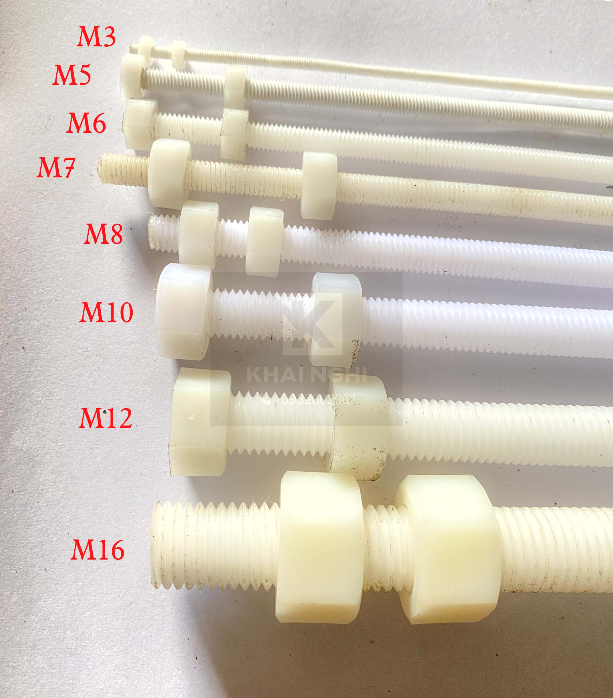 Thanh nhựa ren - taro dài 50cm bao gồm 2 tán nhựa chuẩn ren hệ met M3 M4 M5 M6 M7 M8 M10 M12 M14 ...