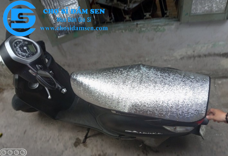 Tấm Cách Nhiệt phủ bạc 2 mặt che yên Xe Máy 60x33cm. Tấm phủ chống nắng ...