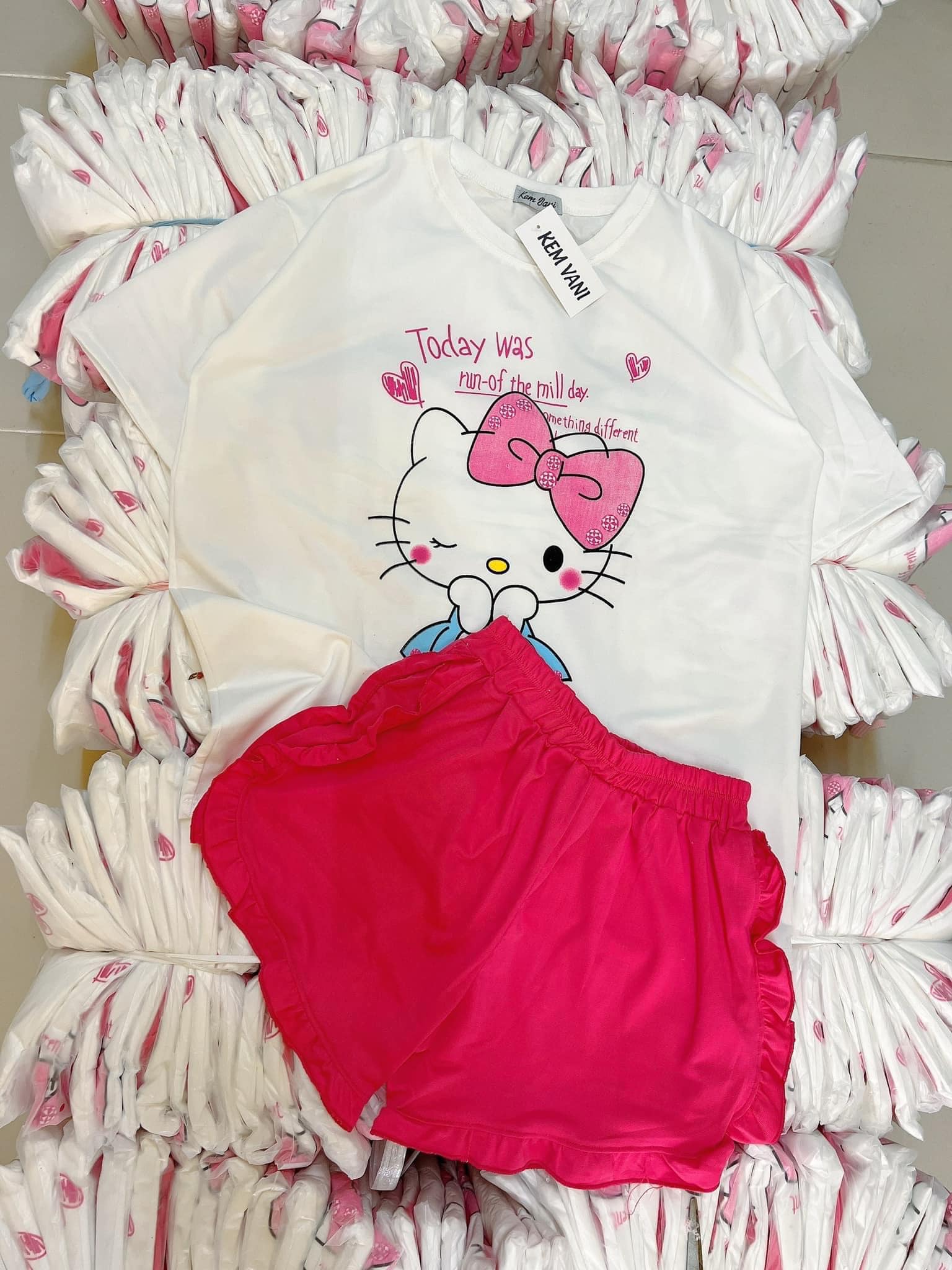 Set Bộ Đồ Short Kittty Siêu Hot Hit, Cam Kêt Hàng Chất Lượng, Chất Vải ...