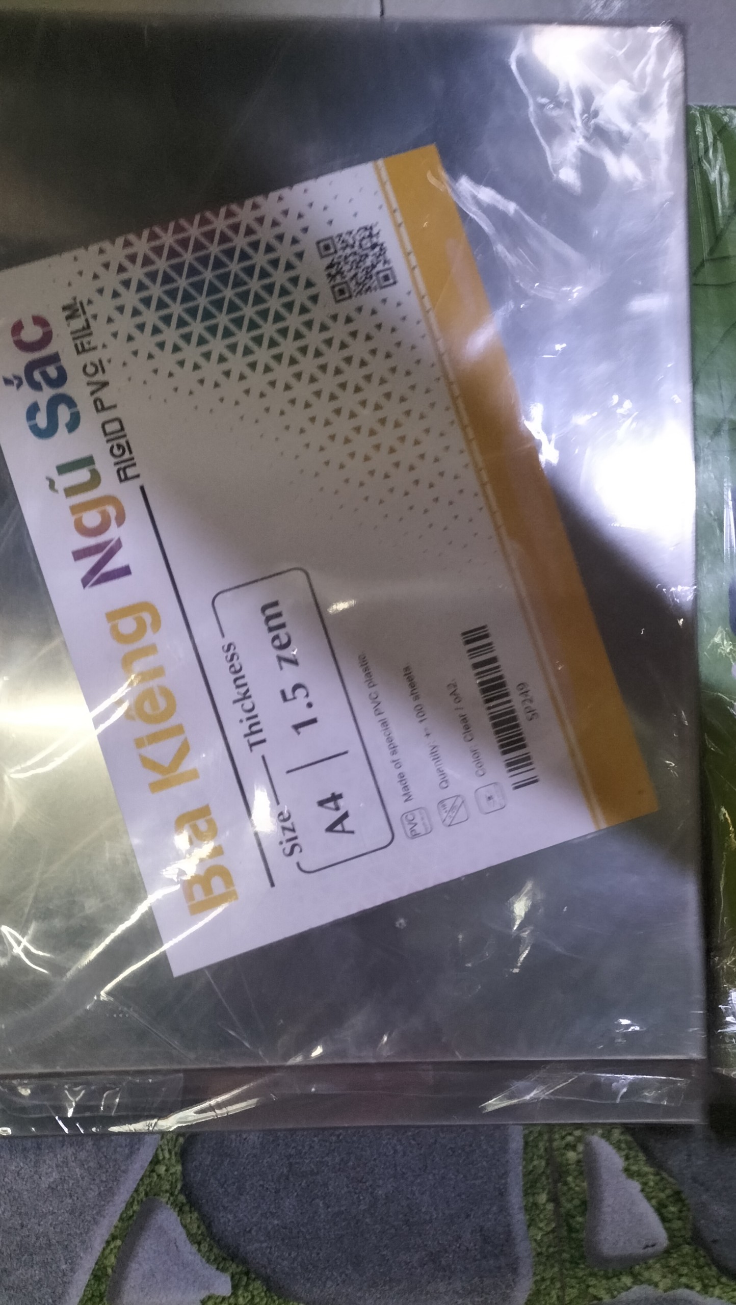 Bìa kiếng thương hiệu Ngũ Sắc khổ A4 dày 1,5 zem dẻo trong suốt không hạt - siêu chịu nhiệt ...