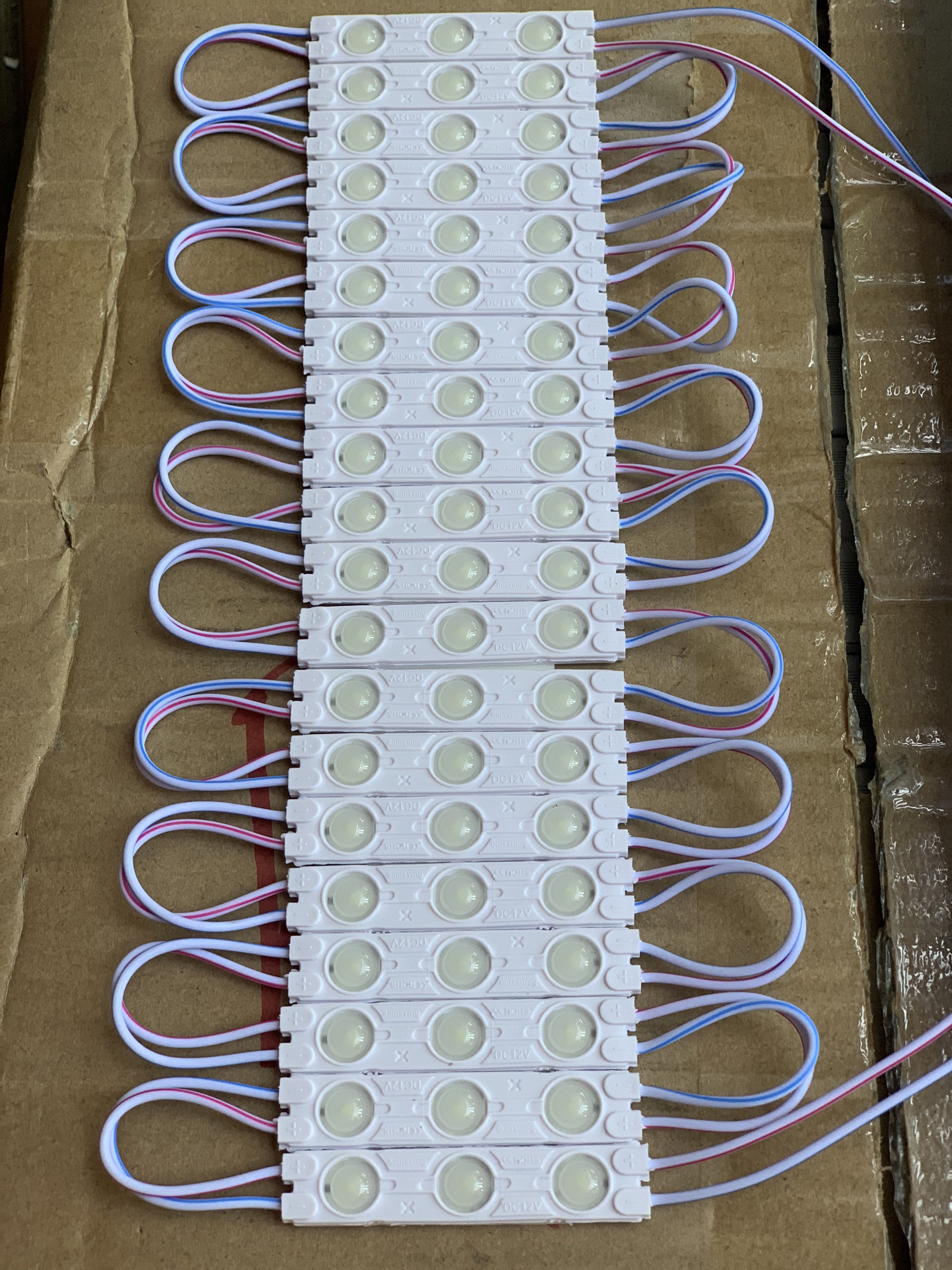 Led hắt 3 bóng 12V 6011 6113- chống nước- chip 2835- 1 vỷ 20 thanh- ánh ...