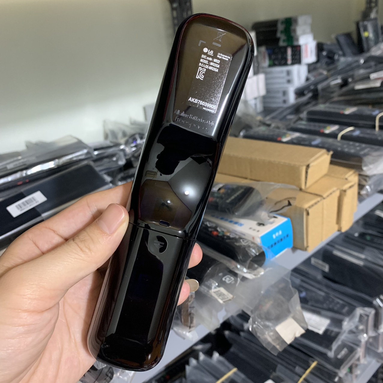 Điều khiển tivi LG giọng nói MR22GA đời 2022 chính hãng Indonesia ...