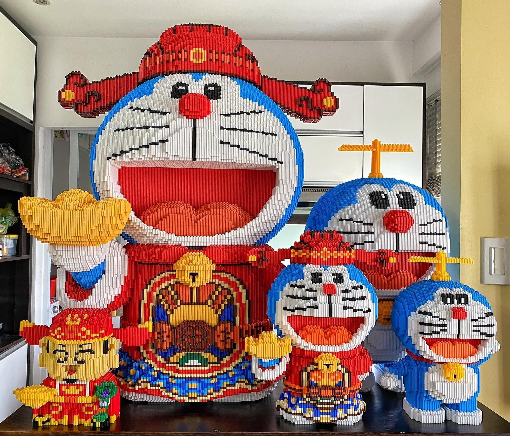 Mô hình lắp ráp lego Doremon thần tài 68cm Lego Doreamon thần tài cỡ ...