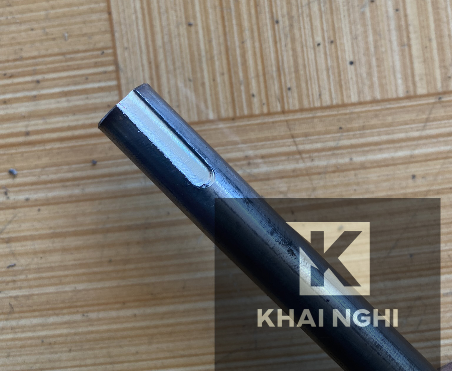 Trục gia công chốt Lavet 4x4 trên trục Inox 304 fi 12 mm chiều dài 22cm ...